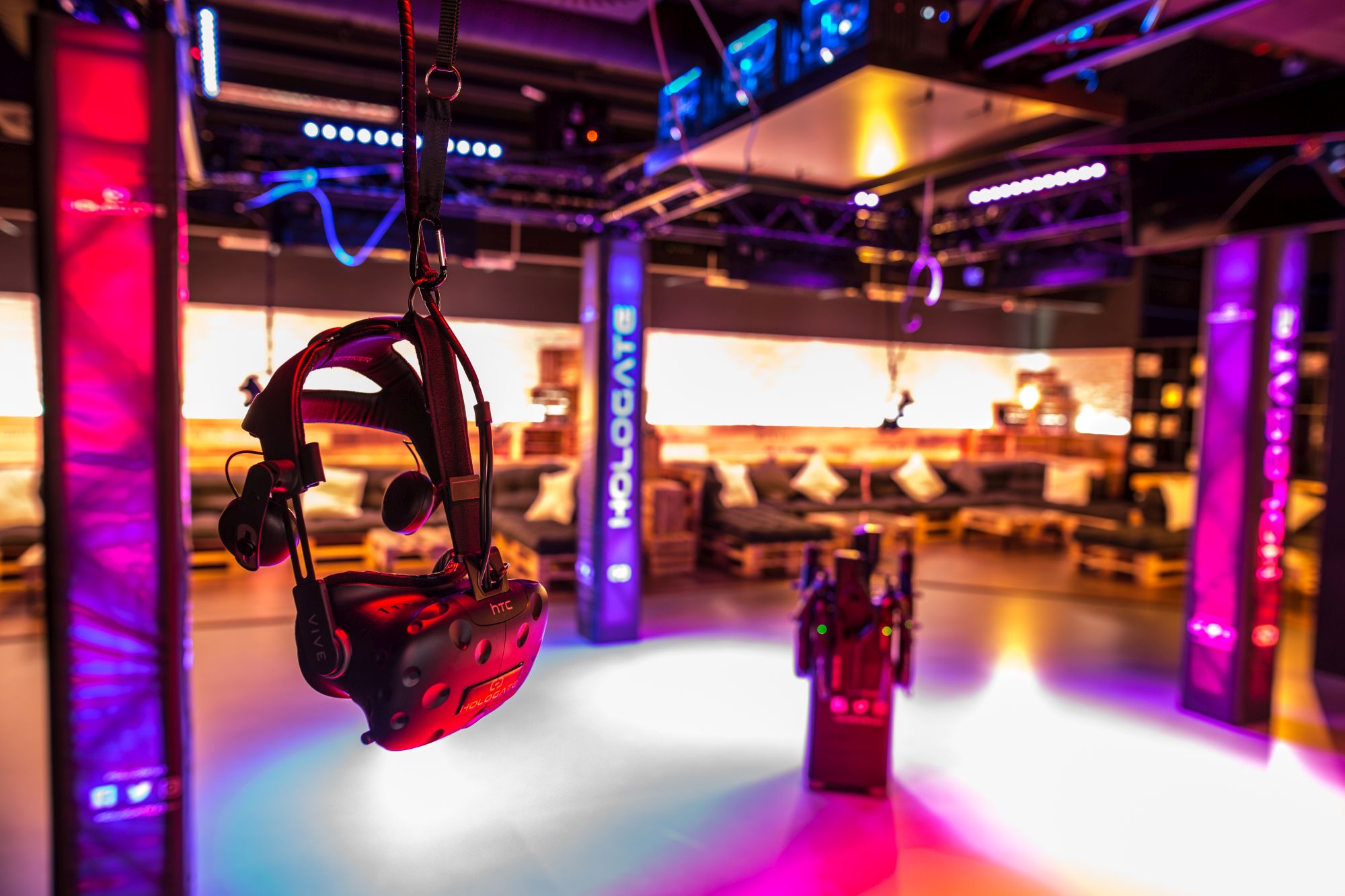 Level up your Social VR Experience | HOLOGATE